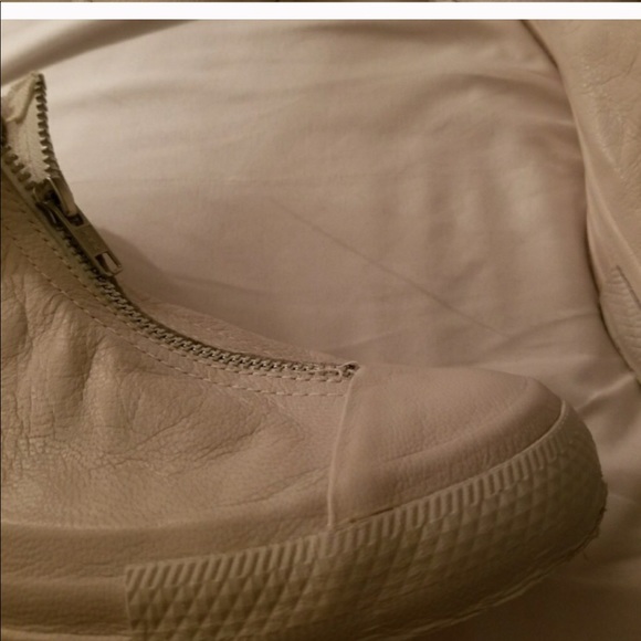 Converse | Shoes | Converse White Leather Shroud Sneaker | Poshmark